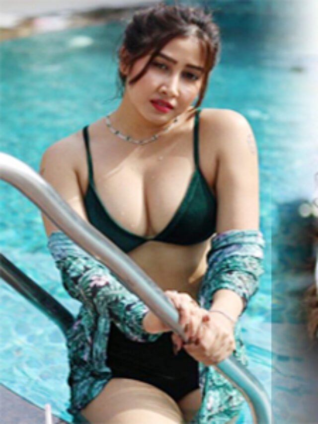 Social Media पर Sofia Ansari ने Urfi Javed को दी टक्कर...